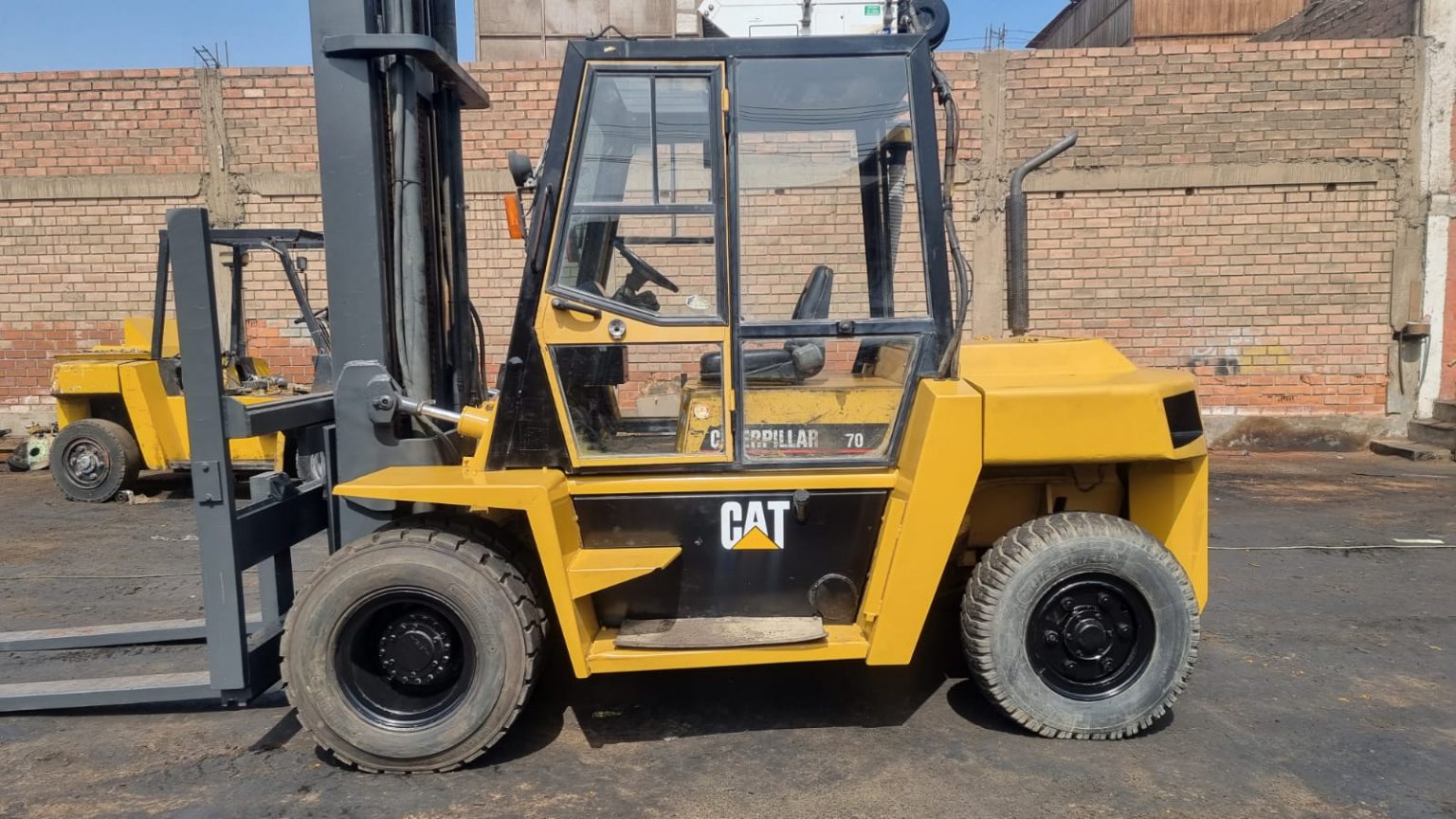 Montacarga Caterpillar Dp70 7 Toneladas - JWC MAQUINARIAS